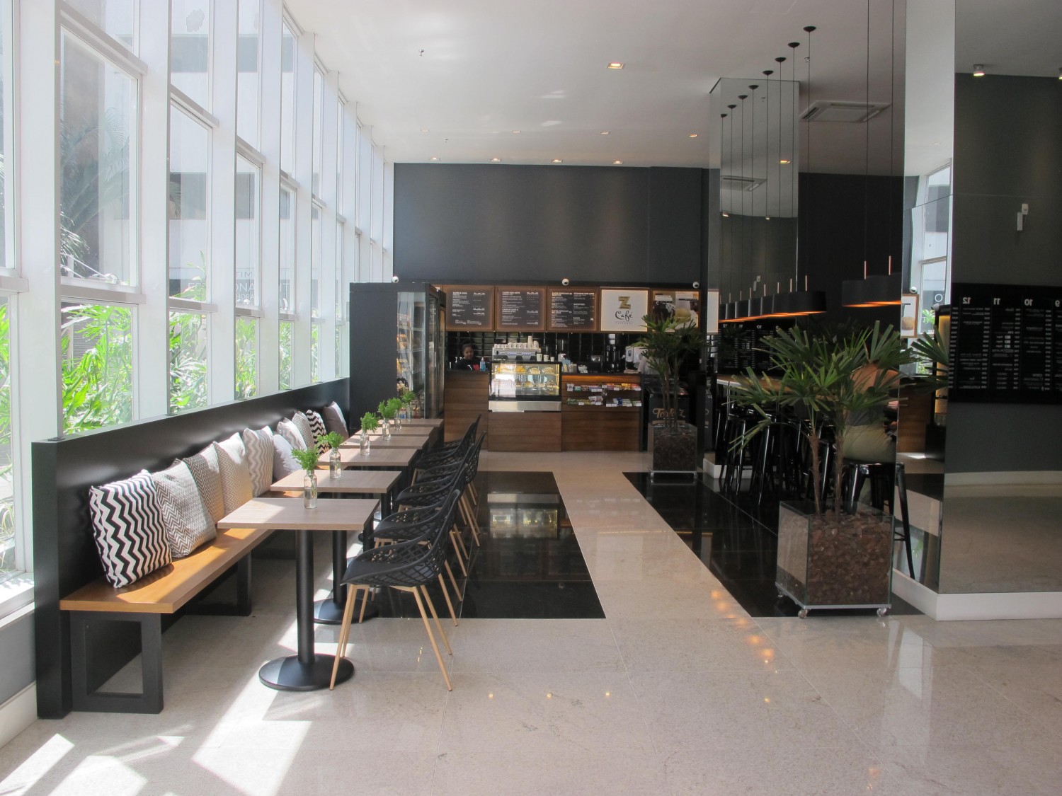 Novo Z Café Takeaway inicia atividades